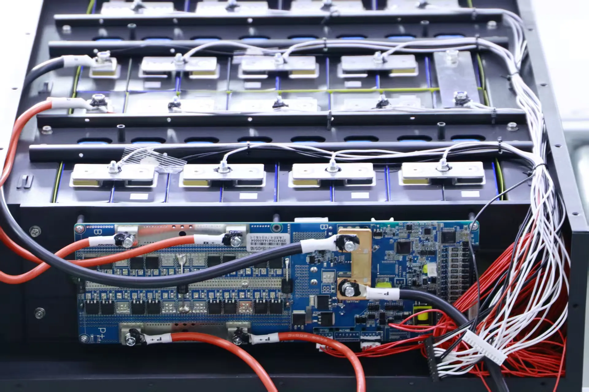 Pengelasan Laser vs Sambungan Baut: Pilihan Perakitan Baterai Terbaik